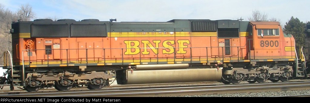 BNSF 8900